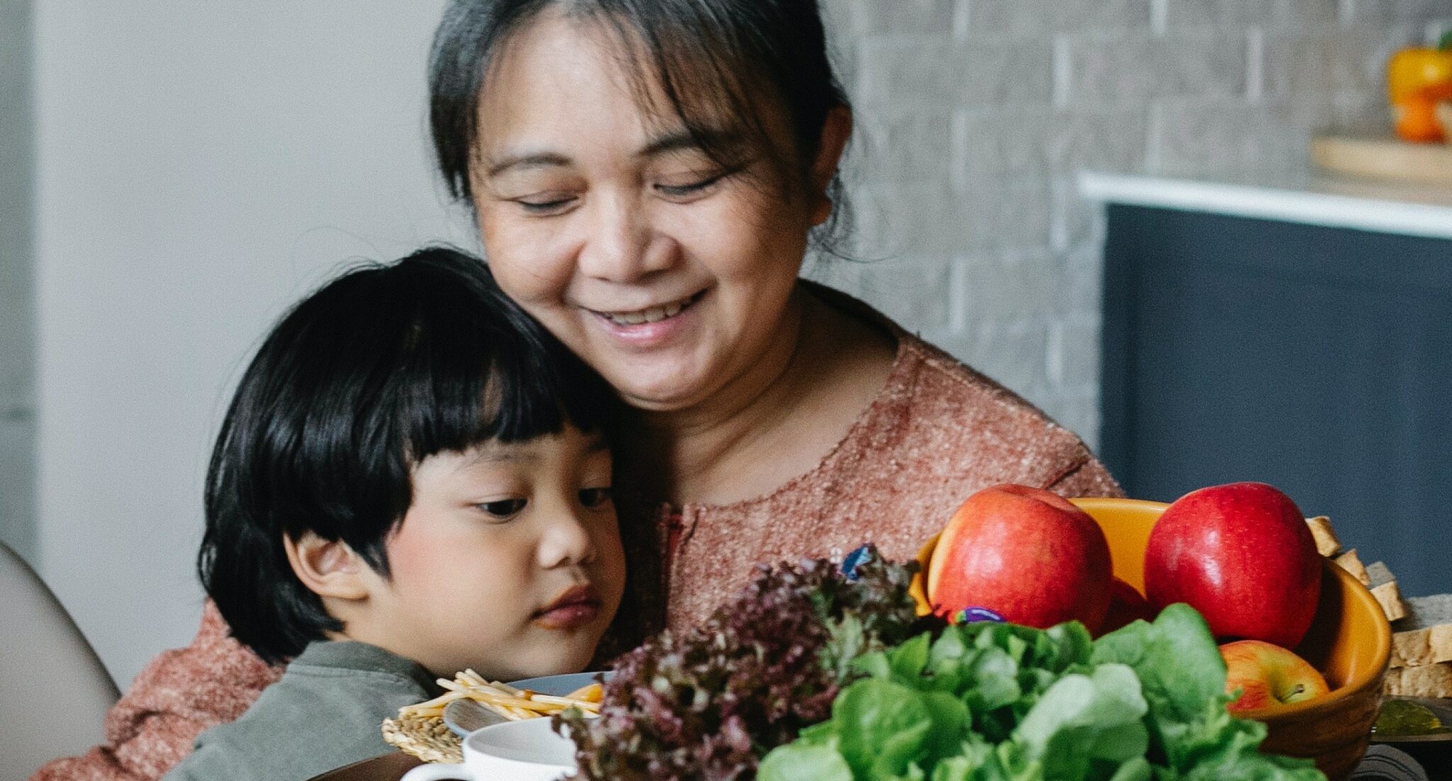 Hulp van opa's en oma's onmisbaar voor jonge gezinnen - How About Mom