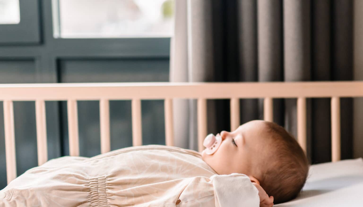 Baby verkouden? Waarom ‘hellend’ slapen kan helpen - How About Mom