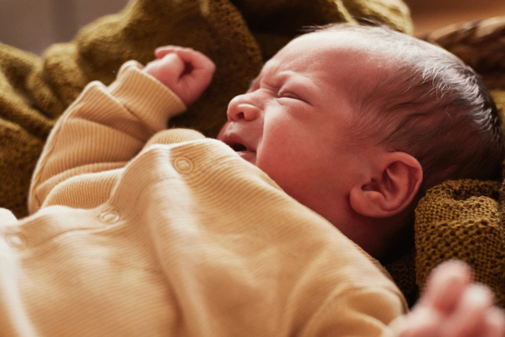 Baby huilt in slaap: tips van slaapcoach bij huilen tijdens slaap
